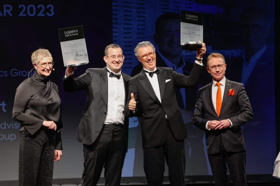 Cenu „Logistics Leader of the Year“ za rok 2023 získali Axel Frey a ...